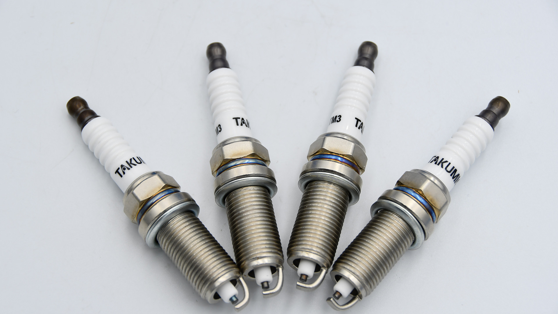 TAKUMI LD7RTIP Car Spark Plugs For BP6ES SXU22HDR8 SXU22HR9 PLKR6A PLKR7A